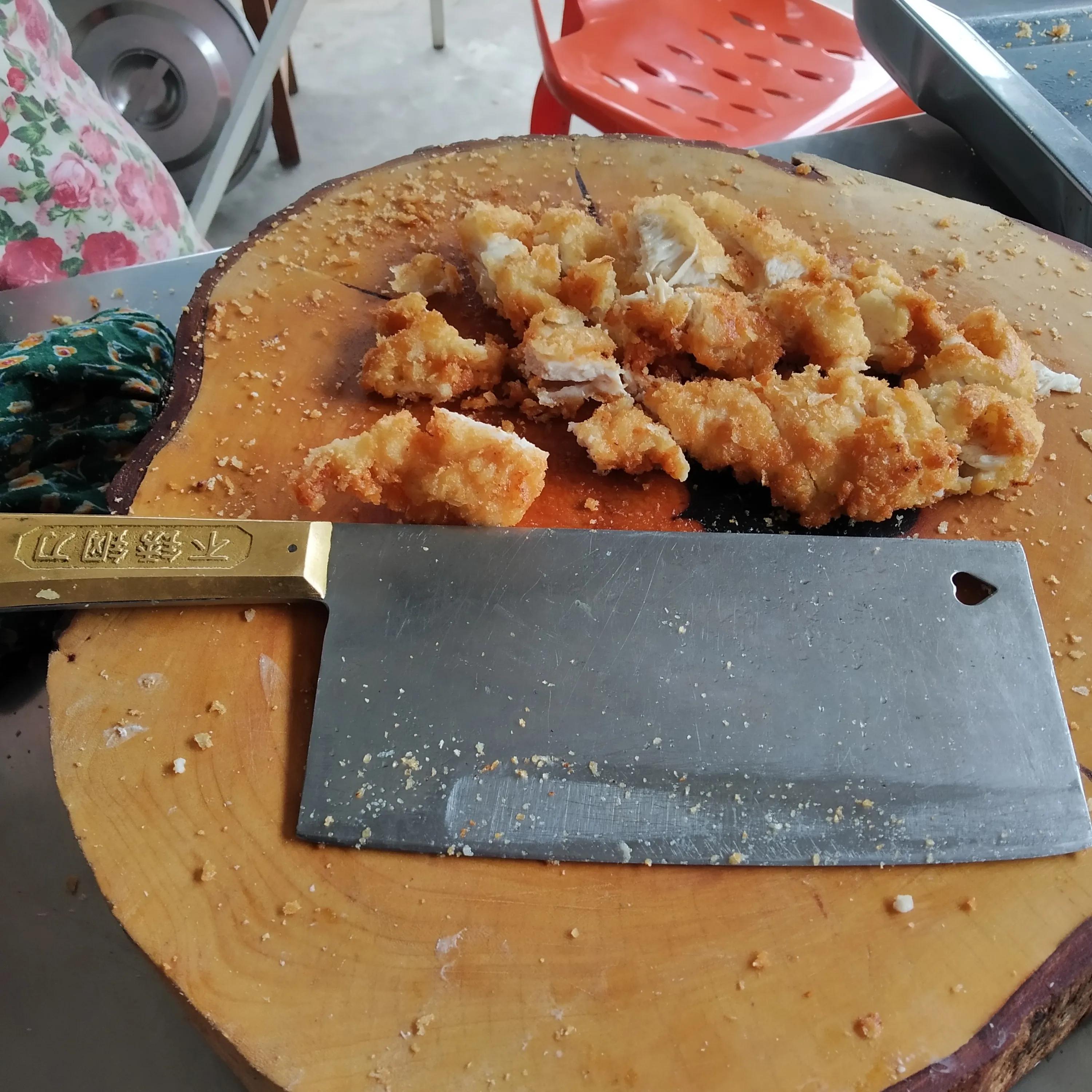 Encountered a fried chicken chop shop in Laos - iNEWS