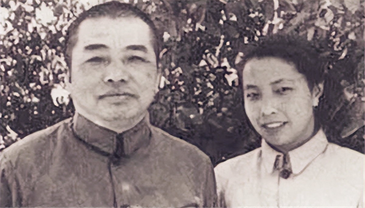 Mrs. Peng's wife, Pu Anxiu, attended the "memorial service" in her ...