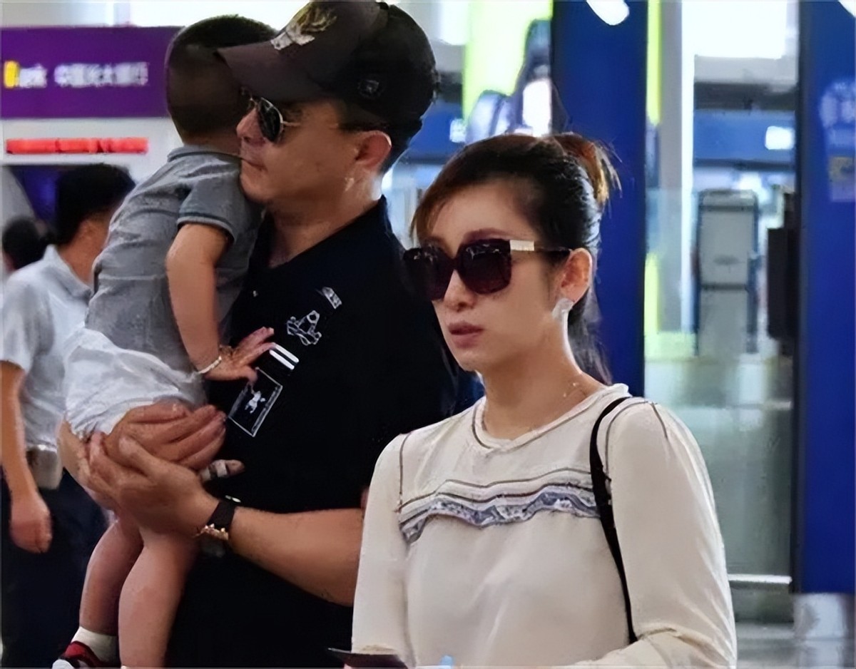 In 2015, after 36-year-old Qin Hailu gave birth to a son who weighed ...