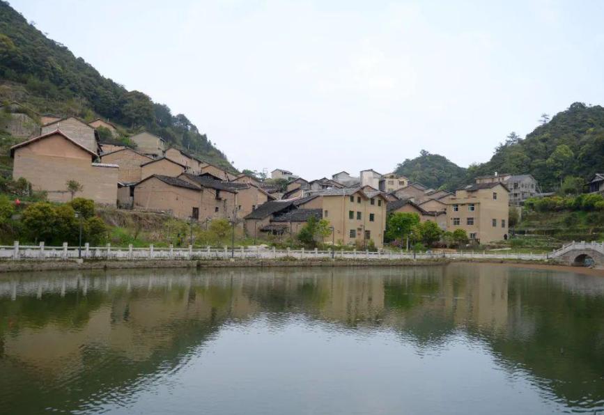 Lustful Lin Longfei: Keep 22 mistresses and hold regular banquets ...