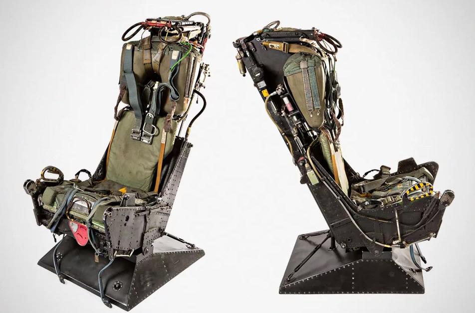The fighter jet ejection seat has a key role in life-saving. You need ...
