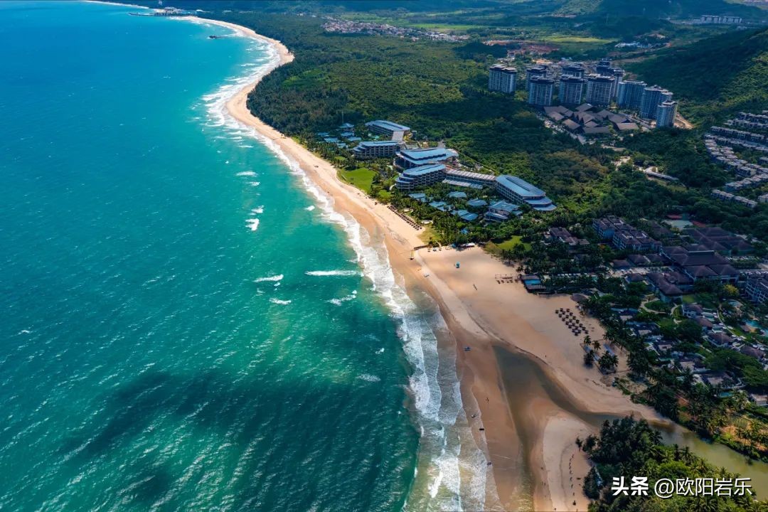 Wanning, known as "the top ten most beautiful bays in Hainan", is half ...