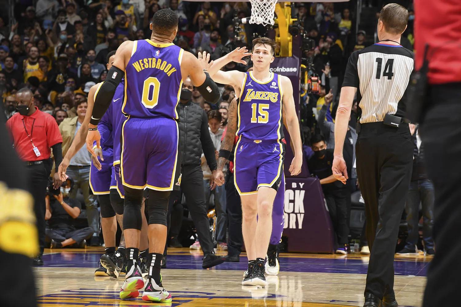 The savior of the Lakers, Reeves has become a fig leaf for the Lakers ...