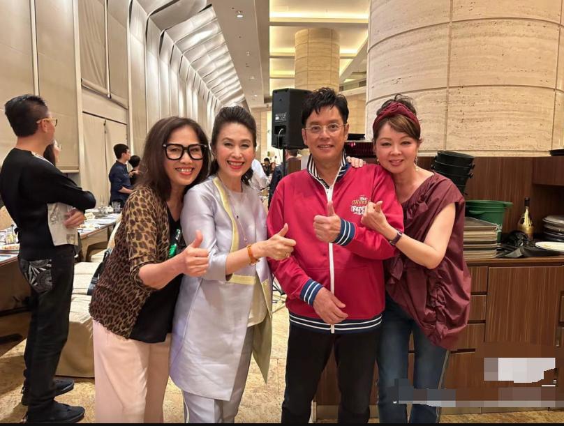 70-year-old Mrs. Chen You makes a rare appearance! Elegant and noble in ...