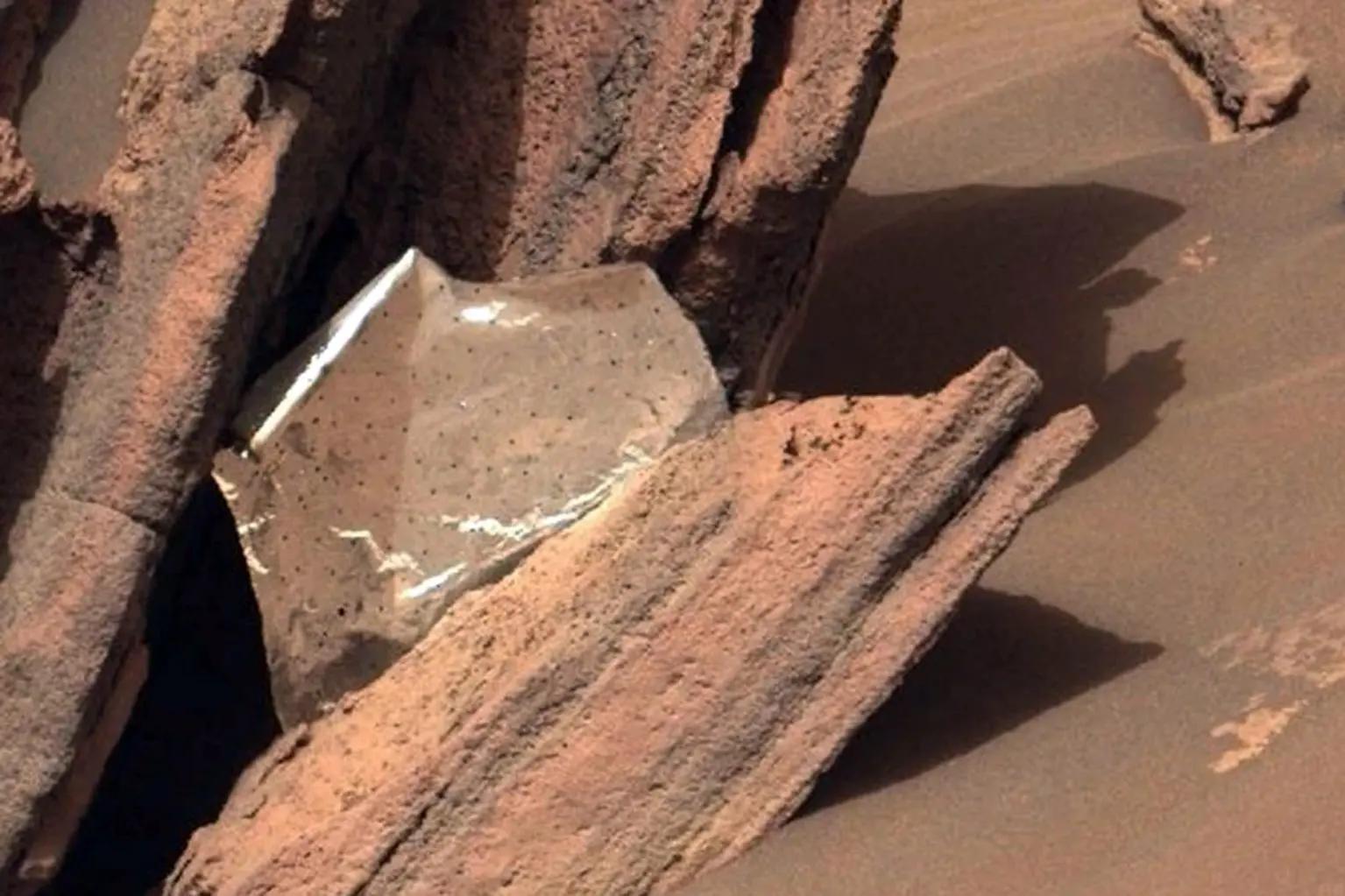 NASA finds metal flakes on Mars come from humans - iNEWS