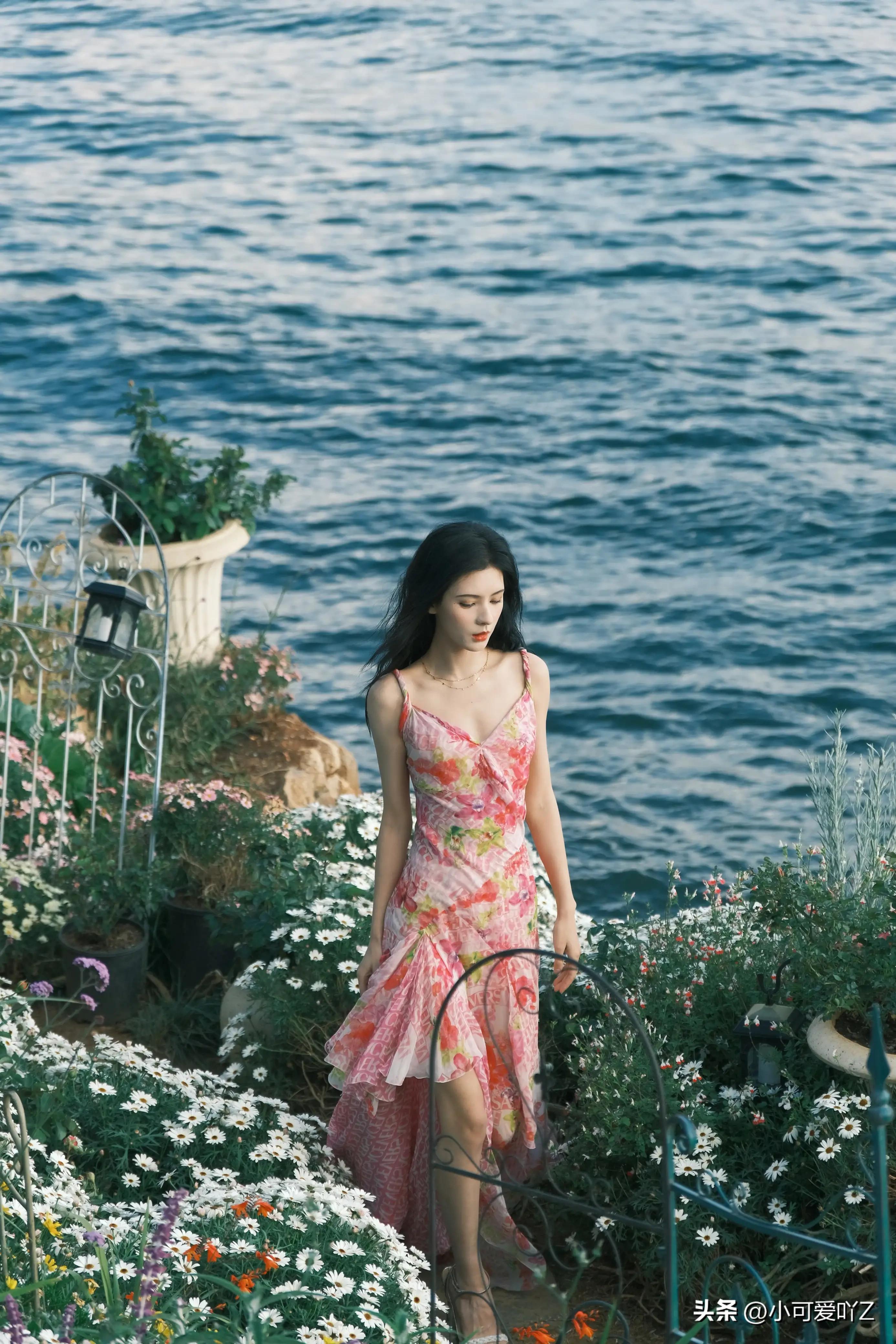 Zhang Yuxi, Facing the Sea, Flowers Blooming - iNEWS