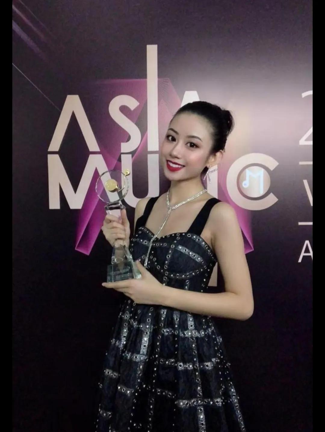 Sexy, charming and compelling Wu Keyue's photo - iMedia