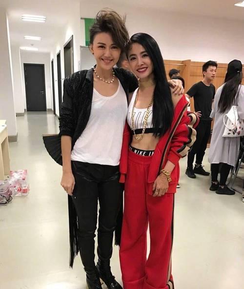 The famous host Ji Xueping is happily married to a rich husband and has ...