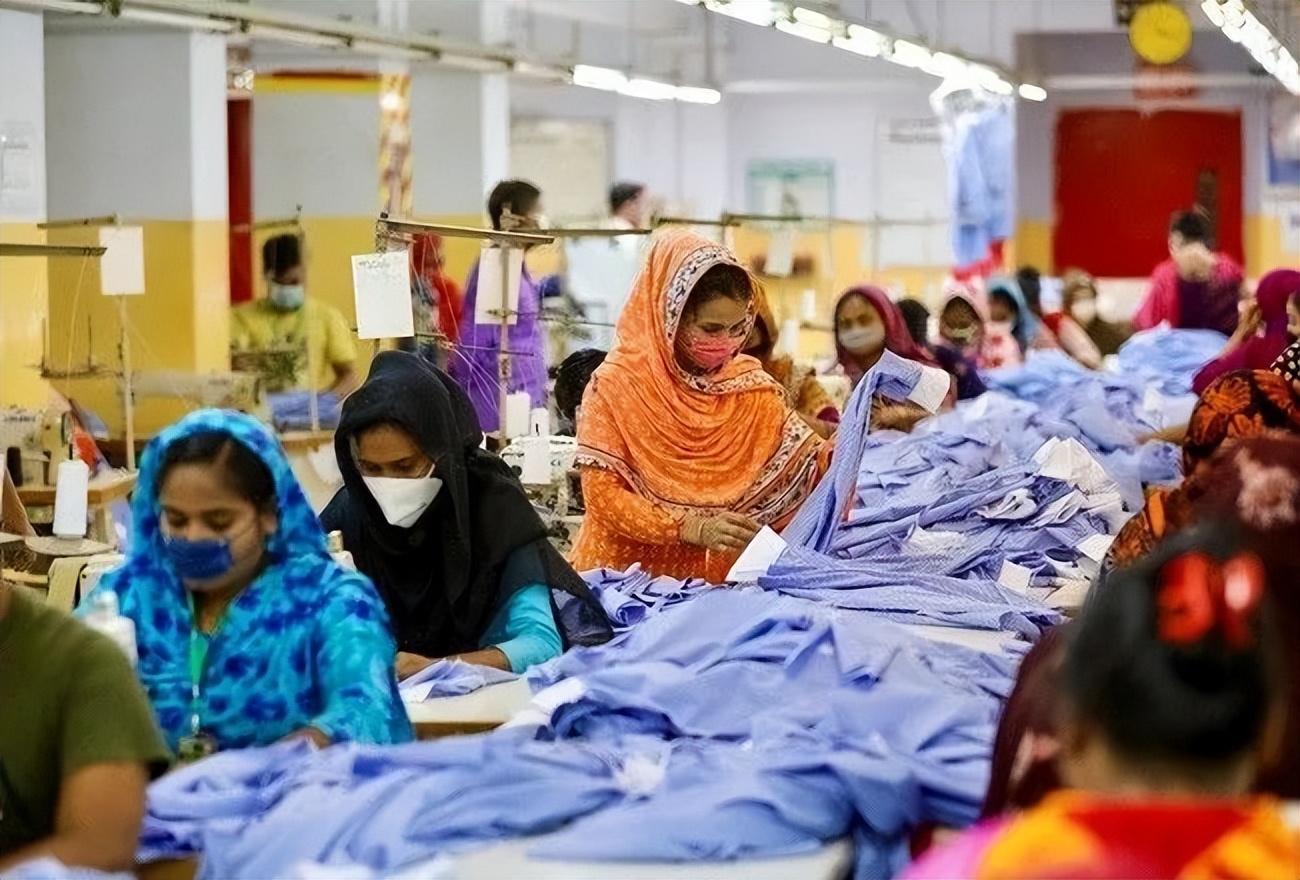 The United States reduces the import of clothing from China, and ...