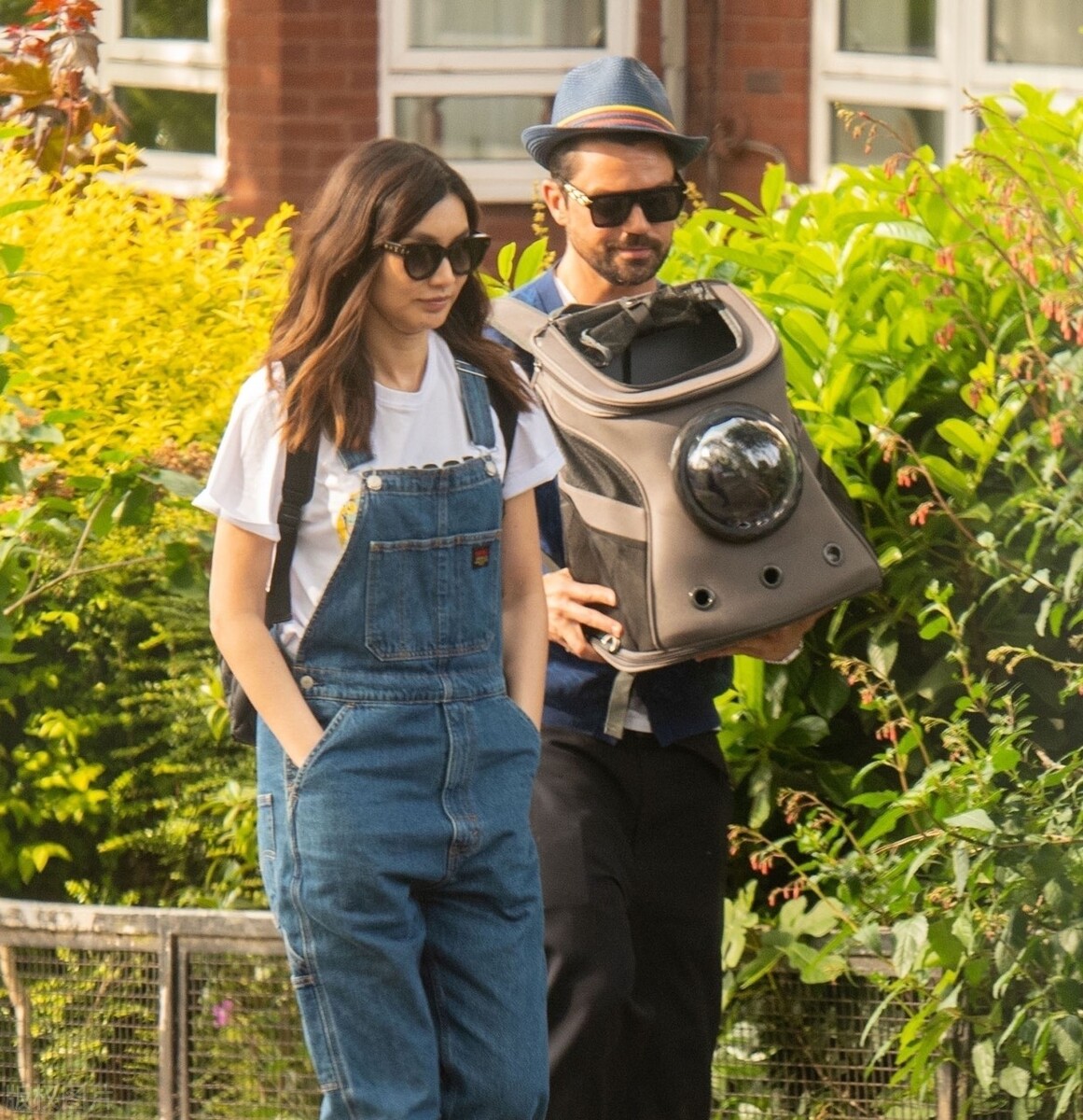 Dominic Cooper and his girlfriend are playing in the park, netizen ...