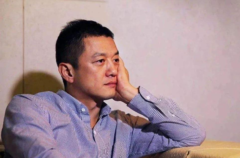 Li Yapeng participated in the banquet in the countryside, his hair was ...