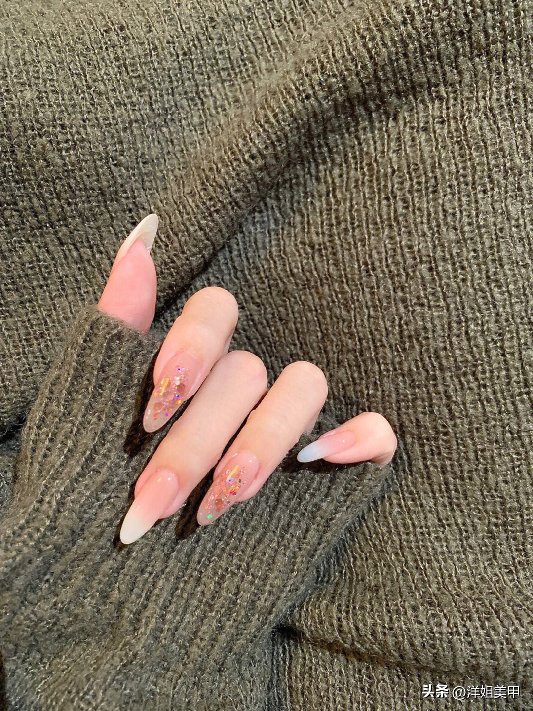 Milky white gradient manicure that won't get tired of looking at it 100 ...