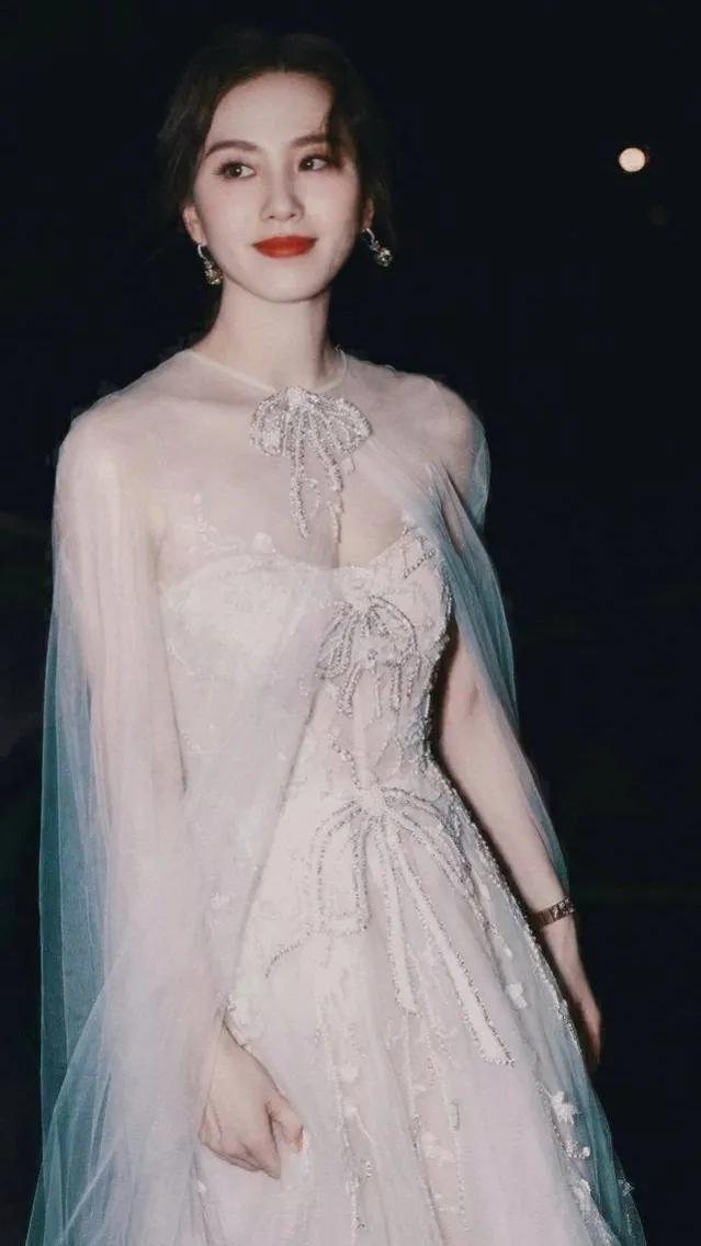 Liu Shishi and Ren Ruyi's new drama [Yi Nian Guan Shan] We don't know ...