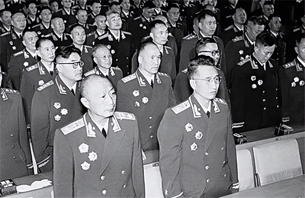 In 1979, Su Yu led a delegation to visit Japan. An old man from Japan ...