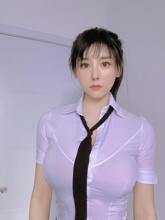 Liu Taiyang, the goddess of bodybuilding, with a hot body - iNEWS