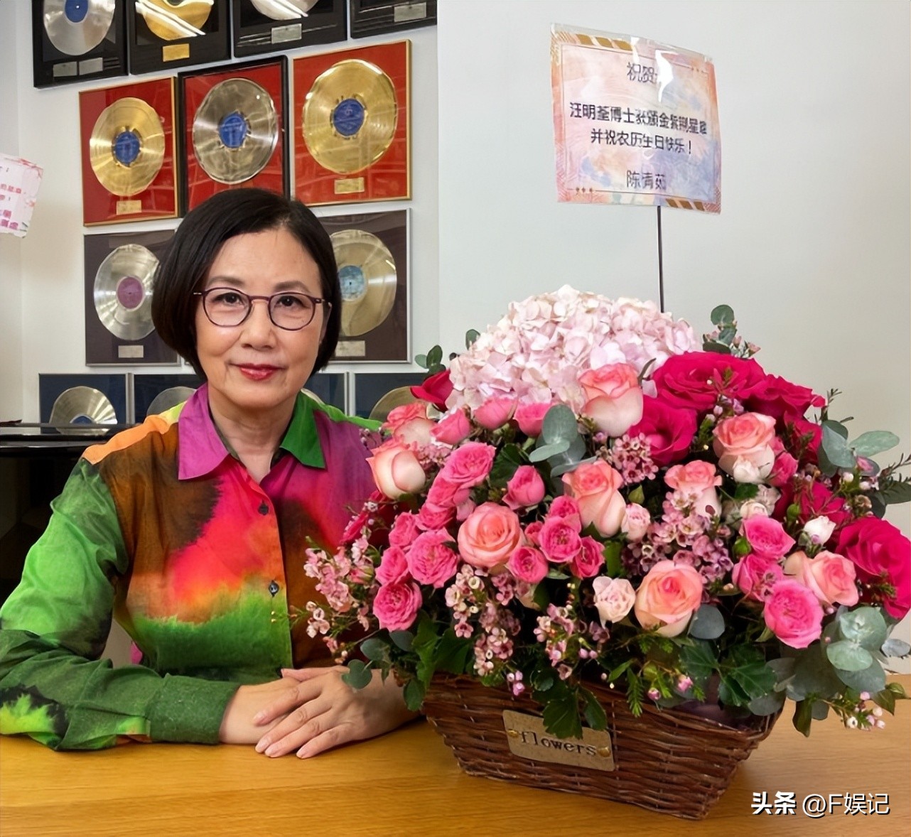 Wang Mingquan is still busy with work on his birthday, Luo Jiaying ...