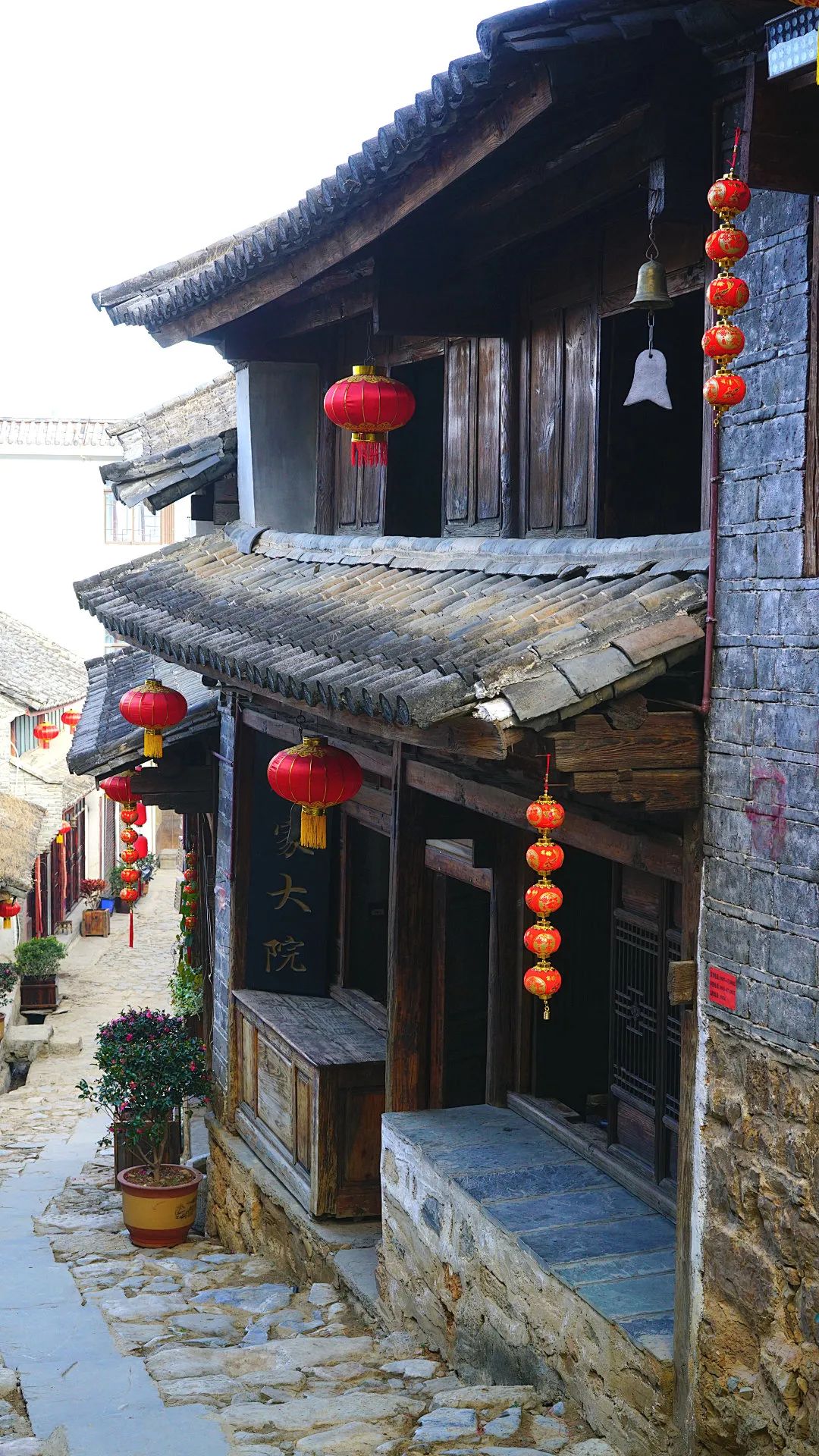 Walk into Lushi Luo Family Courtyard and feel the charm of a century ...