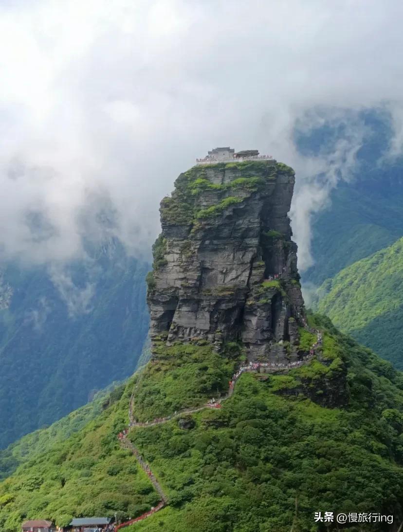 Fanjing Mountain, a famous Buddhist mountain, a fairyland on earth, a ...