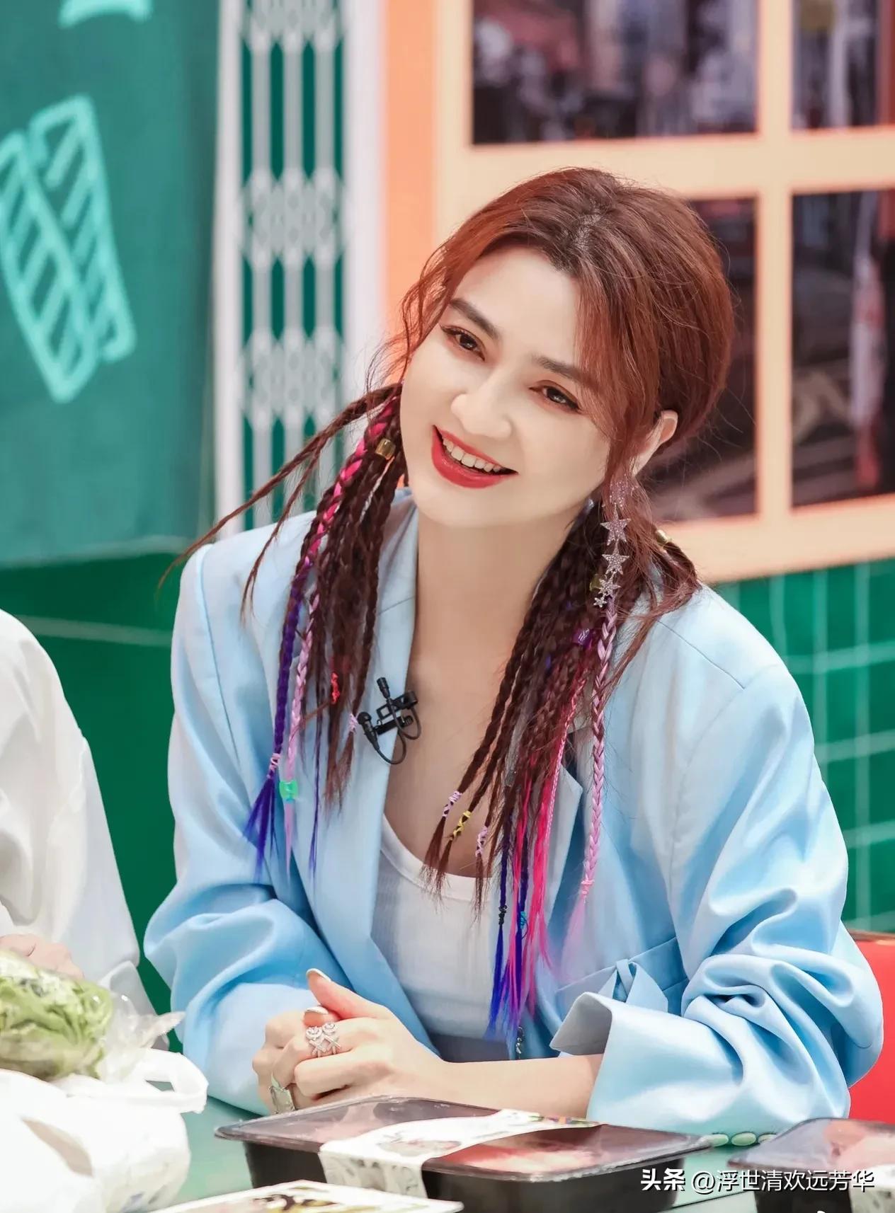 Is it true that Hong Xin and Zhang Danfeng divorced? It looks like two ...