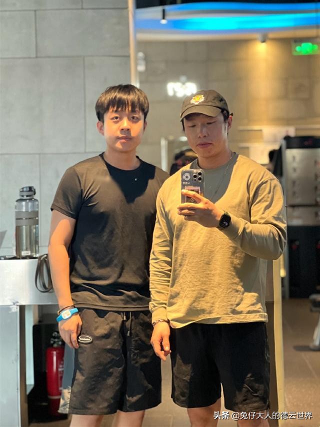 Deyun Society biscuits released a video, posted fitness programs online, fans: Zhang Jiuling who ...