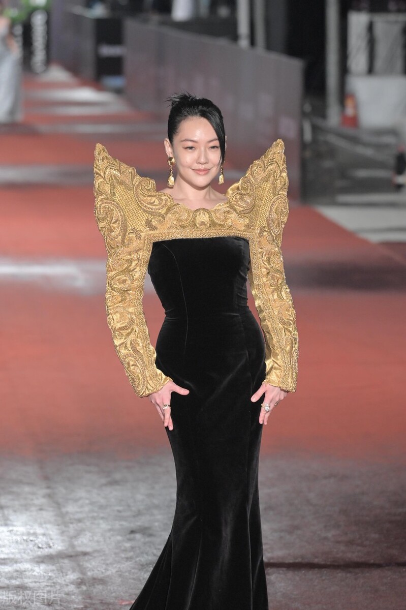 Xu Xidi made her debut - iNEWS