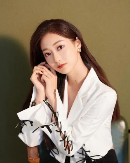 The latest photos of Feng Lin, the school flower of Communication ...