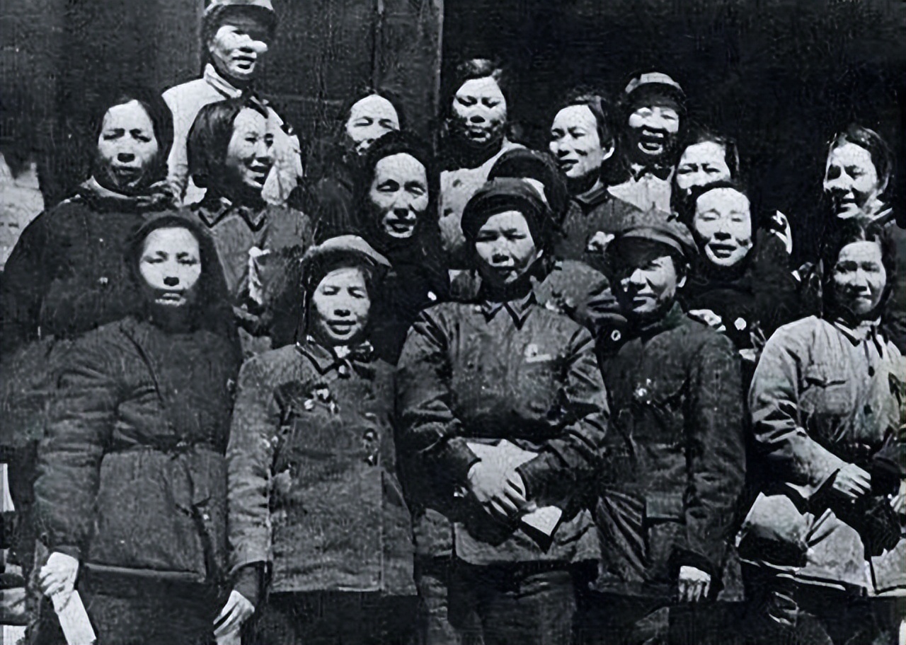 Li Zhen: From the child bride to the founding major general, she ...