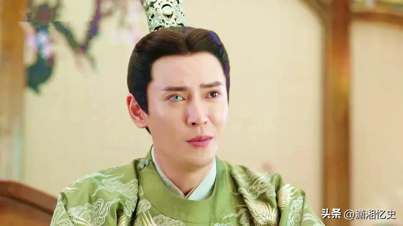 Yan Shifan always used his right index finger to dip his saliva in his reading books, but he ...