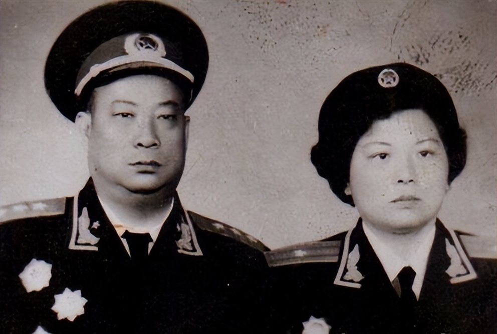 One-armed general He Bingyan's resume - iNEWS