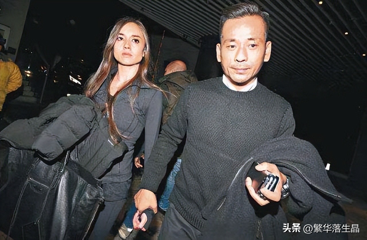 Liu Bili appeared in the 200 million manor, dressed casually and ...