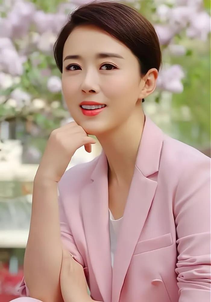 The three most beautiful Chang'e - iNEWS