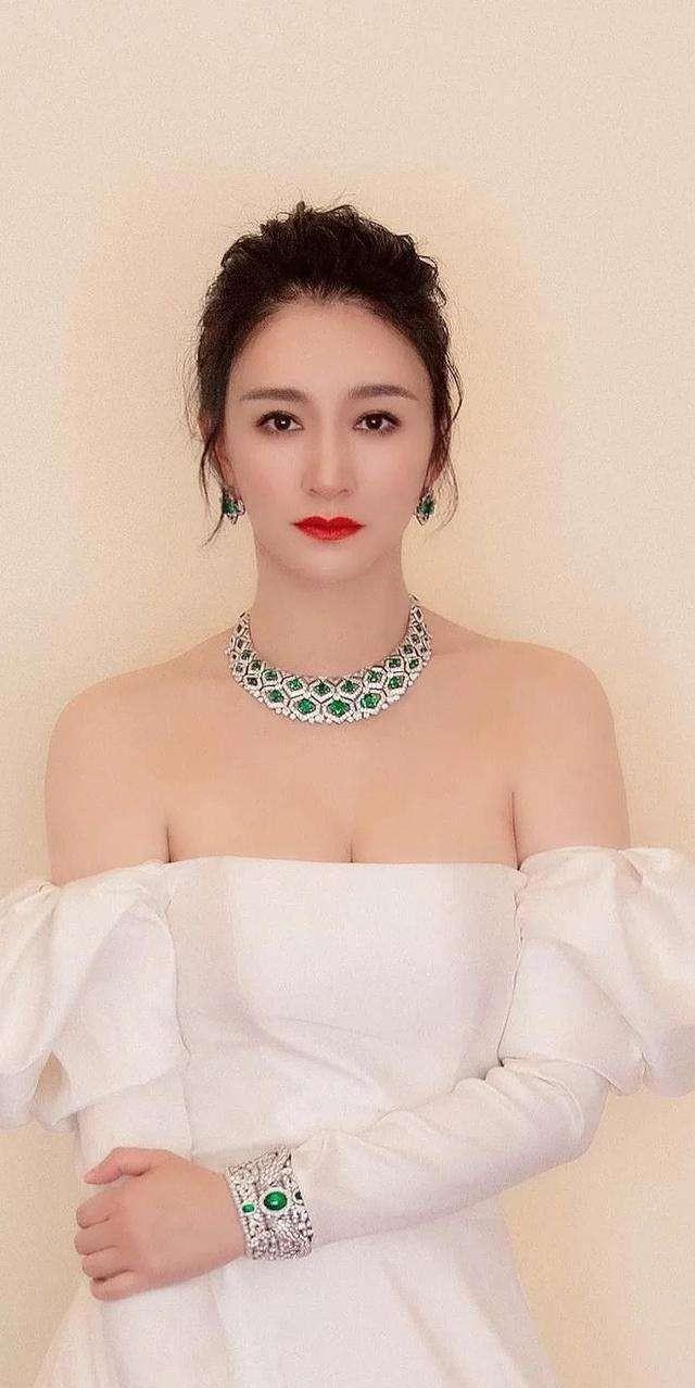 Li Xiaoran's chest, Yan Ni's legs, Xu Qing's buttocks, the middle-aged ...