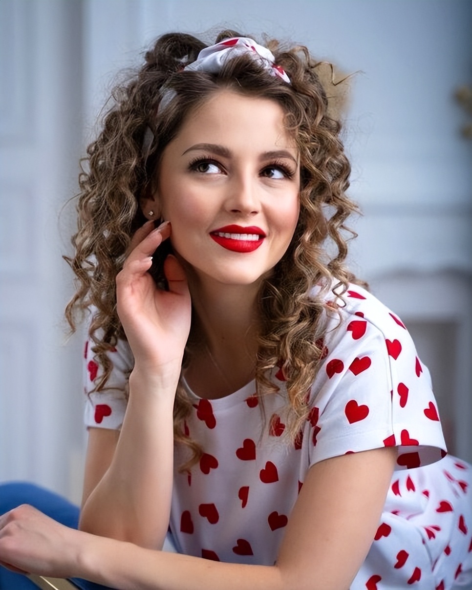 modern russian actress with very pleasing appearance - iNEWS