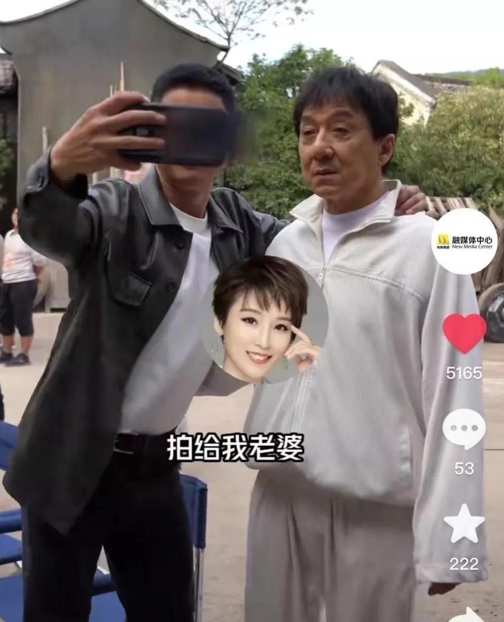 Wu Jing took a photo with Jackie Chan on the set, suspected of using an ...