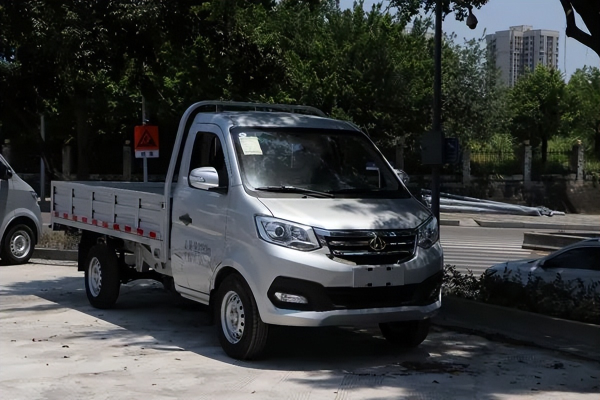 1.6L+Wide Body+Heavy Load Whose Car Is So Awesome - iNEWS