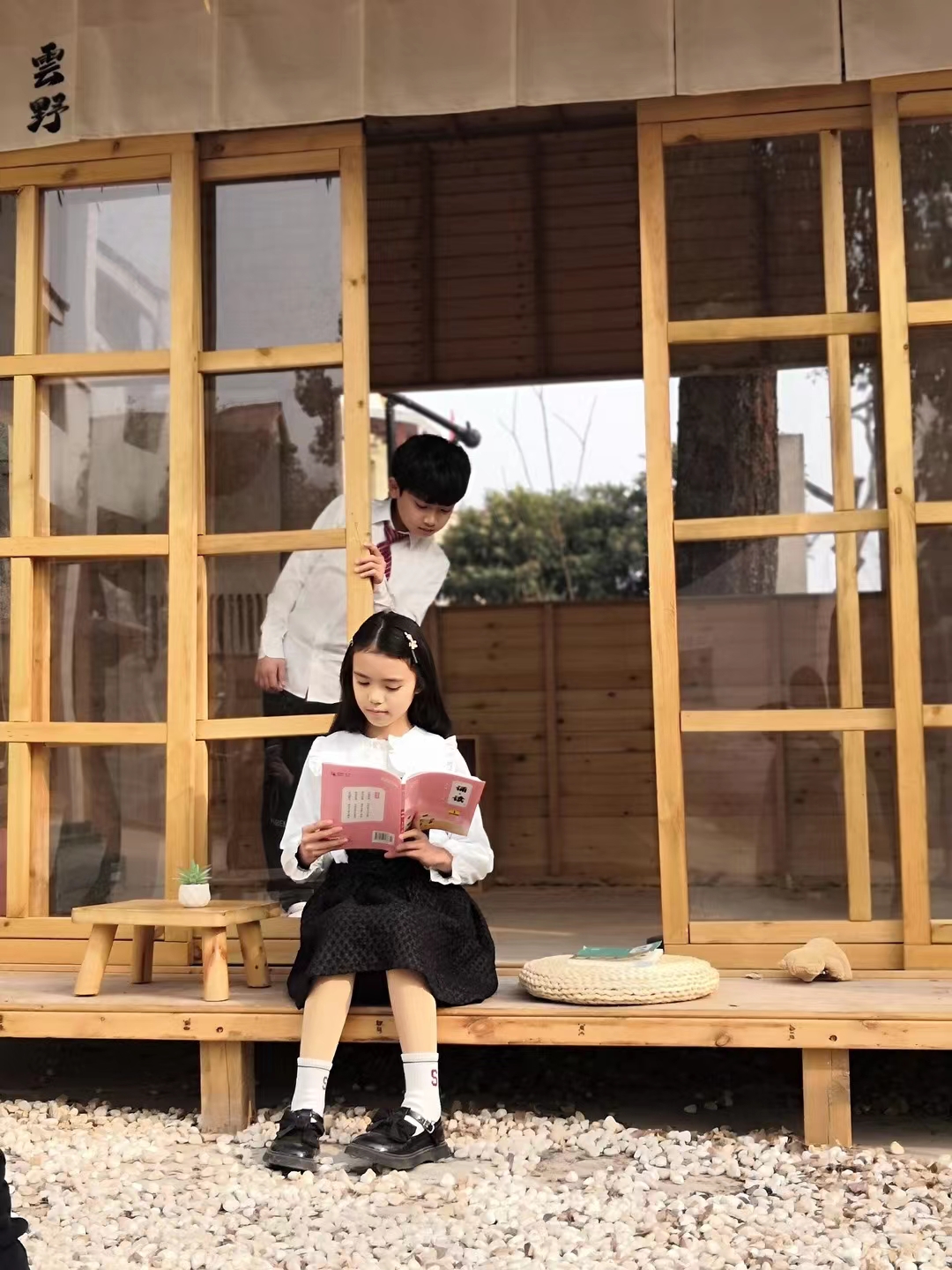 Hubei child models Hu Yaling and Liu Zirui shoot school supplies ads ...