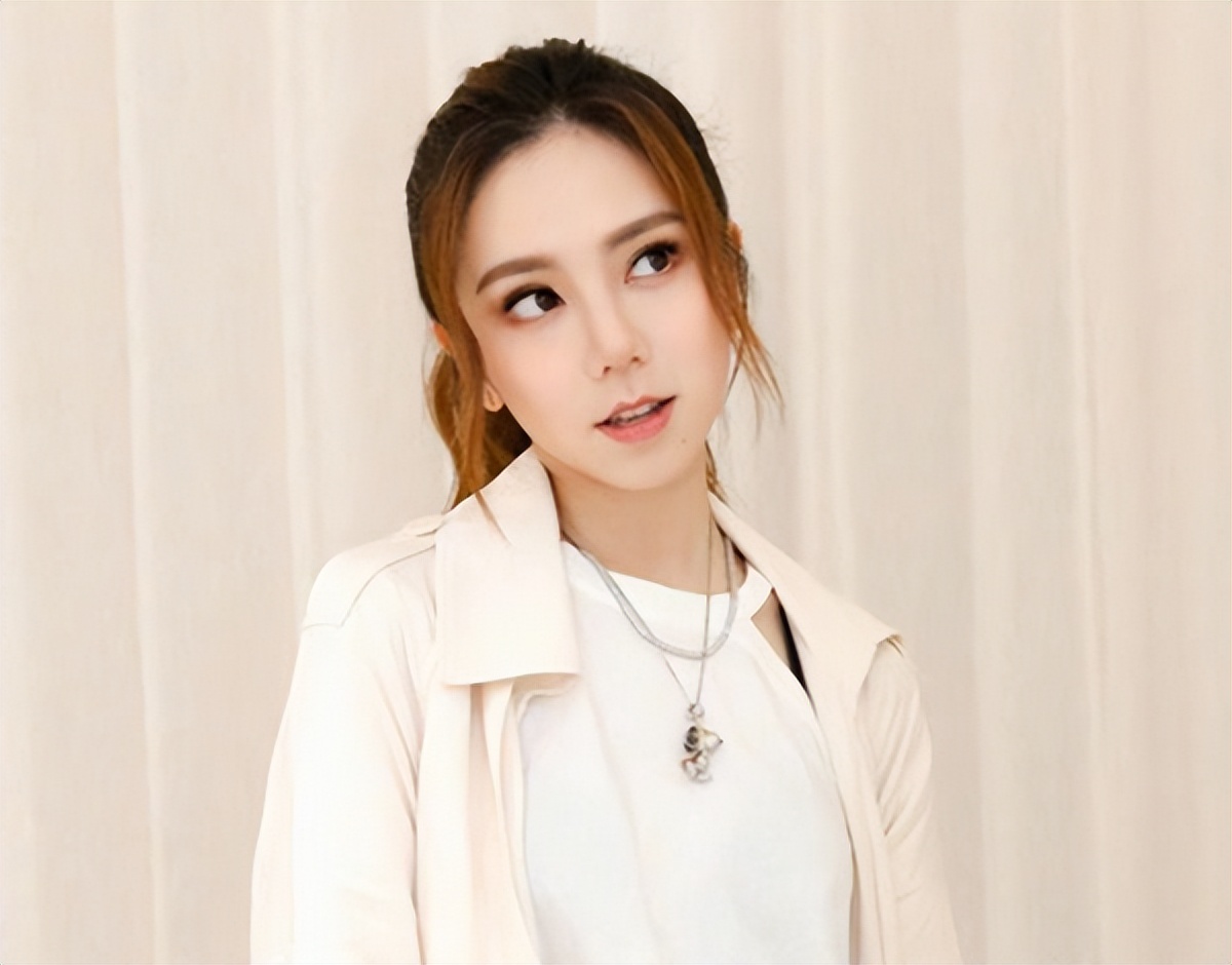 Celebrities will inevitably fall into stereotypes. Deng Ziqi boldly ...