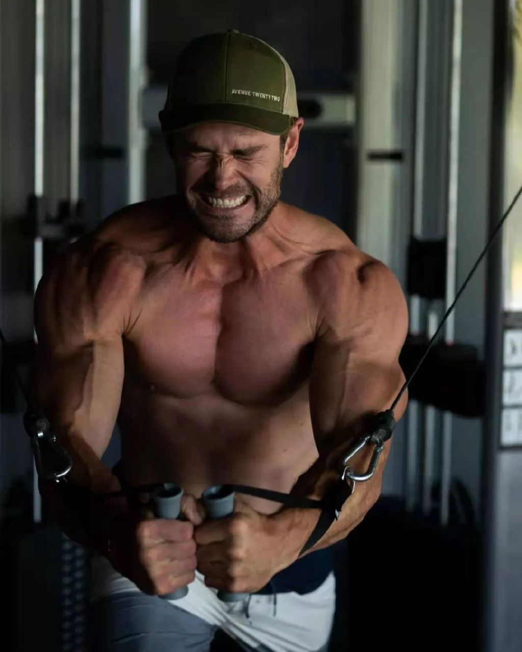 "Thor" Chris Hemsworth Muscle Forging - iNEWS