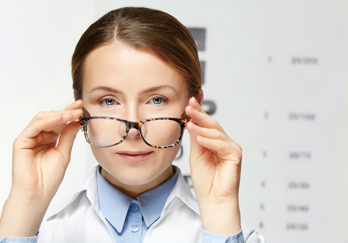 Long-term use of mobile phones, the eyes suffer the most, and dry tears ...