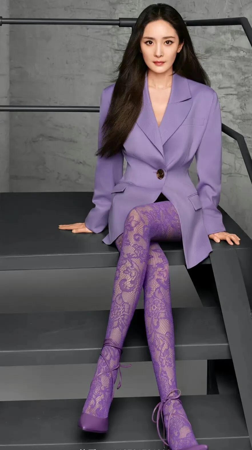 Celebrity photo album "Yang Mi" beautiful legs in stockings - iNEWS