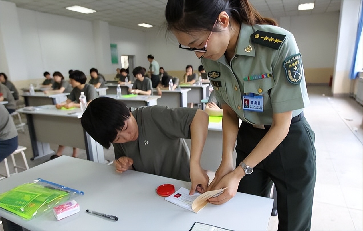 What are the advantages of "commissioned officers' school" in the army ...