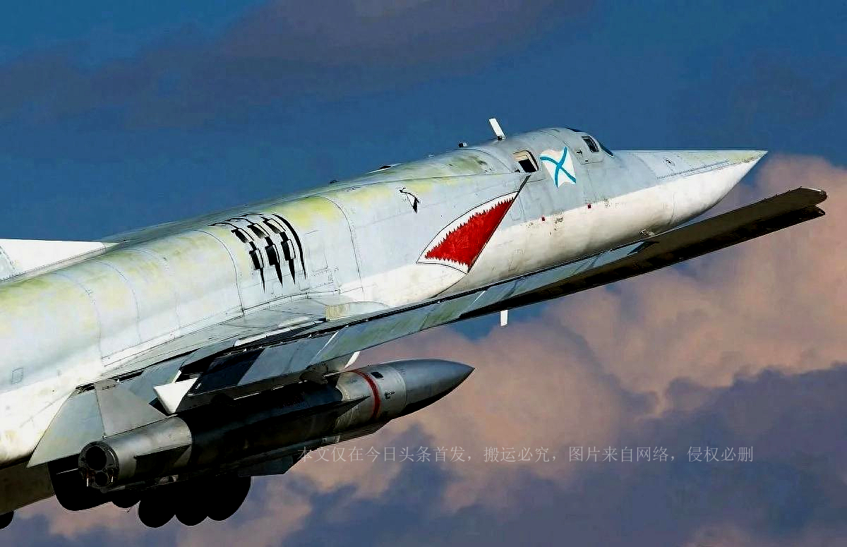 Saturation attack, 6 Tu-22M3s were dispatched at the same time, bombing ...