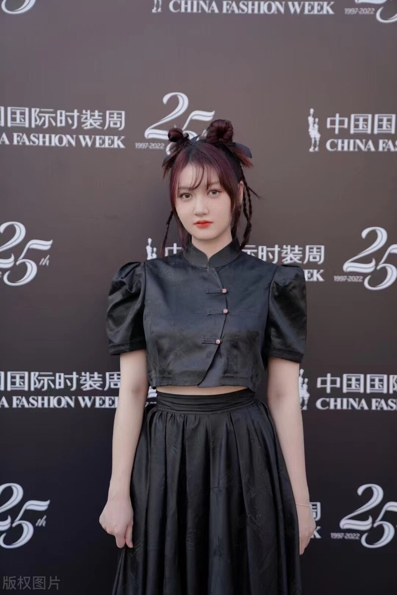 Dong Siyi as "Twenty Do Not Confused 2" - iNEWS