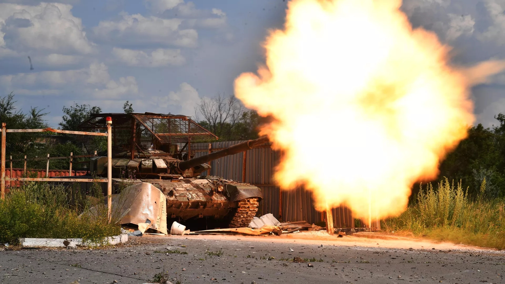 The counterattack lost 26,000 people in 40 days, and 1,244 tanks and ...