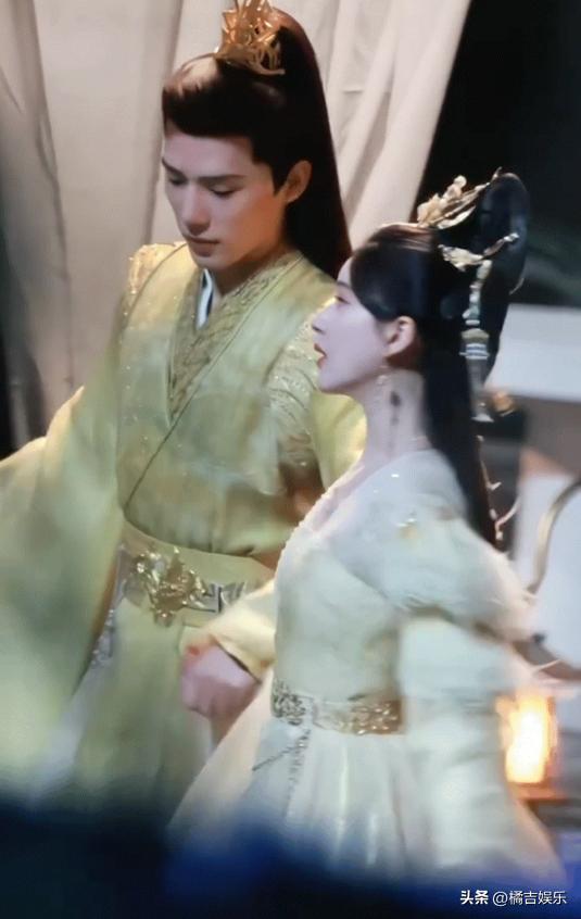 Zhao Lusi and Wang Anyu hold hands with Reuters, Yuan Qi and Feng Yin ...