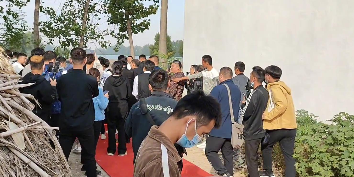 Wang Xueli and Pan Bing got married in a high-profile manner. The wedding was forced to stop ...