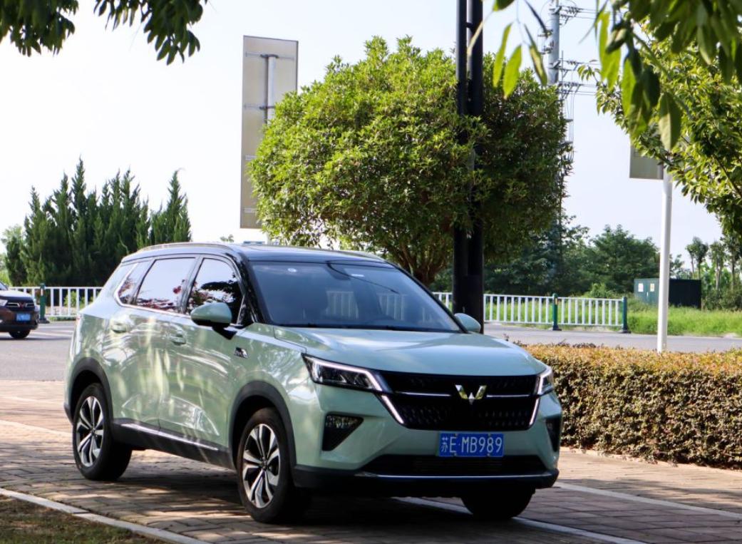 With a wheelbase of 2.75 meters and a battery life of over 1,100 ...