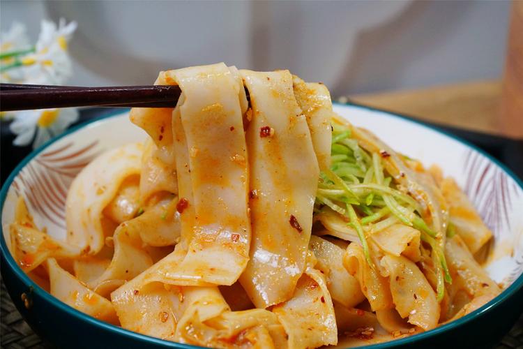Eat more Liangpi in summer, and share the homemade method of Liangpi ...