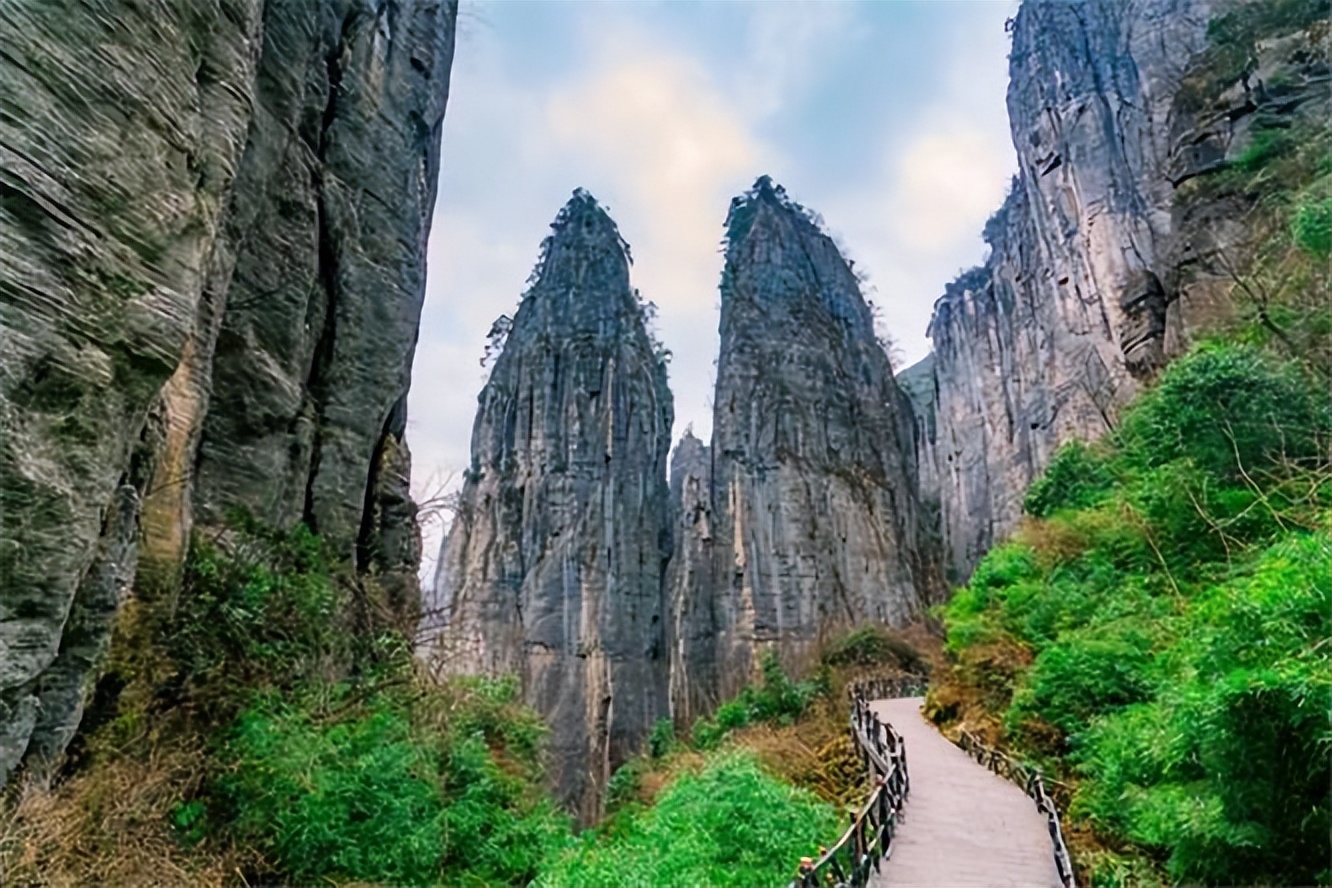 Hubei discovered China's "largest" karst cave, and helicopters can ...