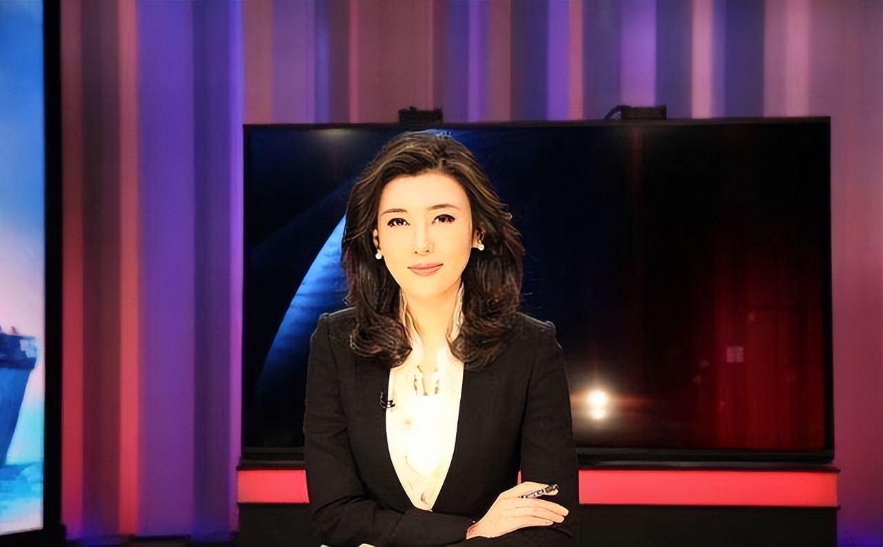 She is the most beautiful host. She is recognized by her hard work, but ...